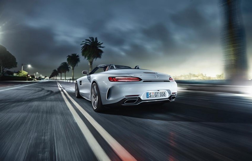 It takes two to tango - The first video of the Mercedes-AMG GT Roadster ...