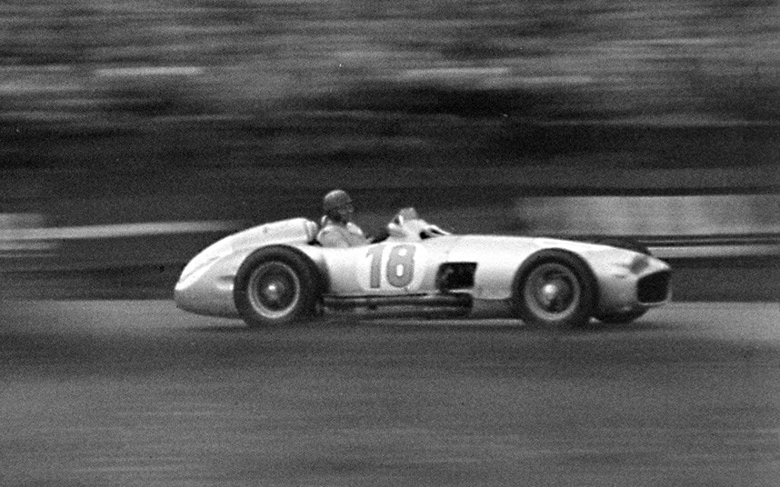 Fidel Castro is dead! Mercedes driver Juan Manuel Fangio, kidnapped by ...
